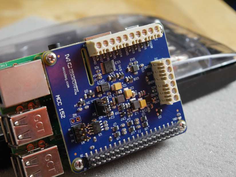 Review: MCC 152: Voltage Output & DIO DAQ HAT for Raspberry Pi